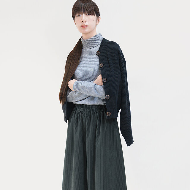 軽くてシワにならない コーデュロイ 墨黒色 スカート SIBYLLA-CHARCOAL | iichi 日々の暮らしを心地よくするハンドメイドやアンティークのマーケットプレイス