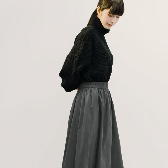 軽くてシワにならない コーデュロイ 墨黒色 スカート SIBYLLA-CHARCOAL | iichi 日々の暮らしを心地よくするハンドメイドやアンティークのマーケットプレイス