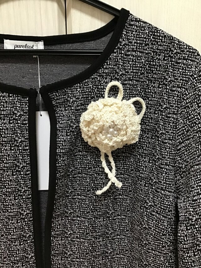 コサージュ【商品番号:2204-3】 | iichi 日々の暮らしを心地よくするハンドメイドやアンティークのマーケットプレイス