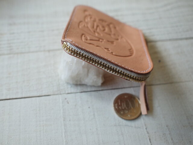 木彫り熊さん Lファスのポーチ カード、入ります 栃木レザーNo.14 | iichi ハンドメイド・クラフト作品・手仕事品の通販