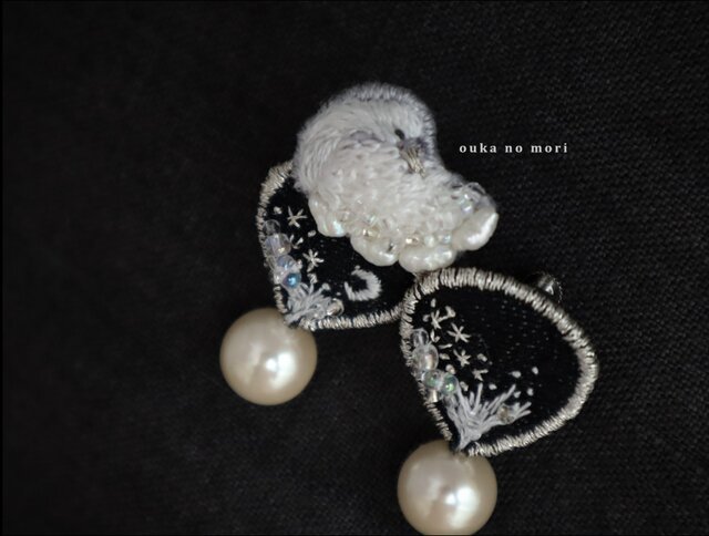 イヤリング/Swan hourglass ‐白鳥と砂星時計‐｜刺繍｜白鳥｜オウカノモリ/ouka no mori | iichi ハンドメイド・クラフト作品・手仕事品の通販