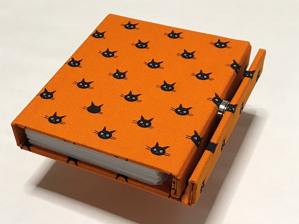 ブック型ライト「Shell-Light」コンパクトに折りたためる明かり ／ハロウィン 猫 | iichi 日々の暮らしを心地よくするハンドメイドやアンティークのマーケットプレイス
