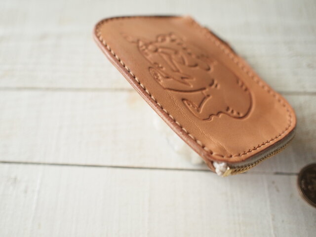 栃木オイルレザー 木彫り熊さん カード入ります No.27 | iichi ハンドメイド・クラフト作品・手仕事品の通販