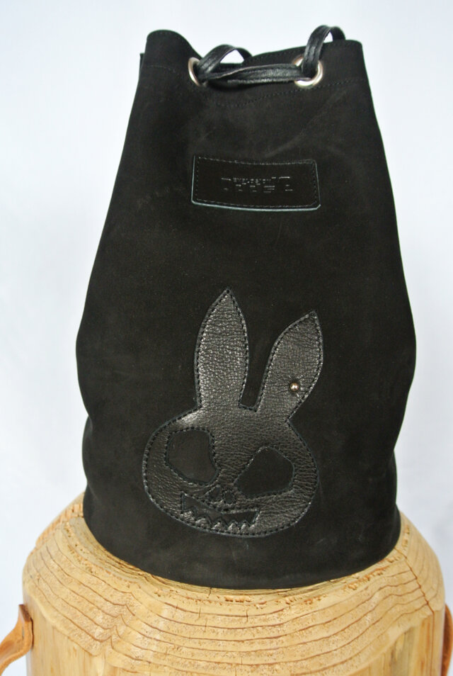 うさぎスカル（UR-1)、ヌバックの丸底巾着。 | iichi ハンドメイド・クラフト作品・手仕事品の通販