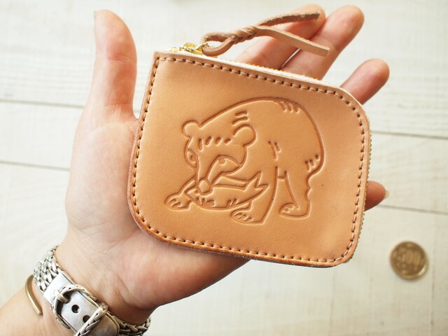 栃木オイルレザー 木彫り熊さん カード入ります No.25 | iichi ハンドメイド・クラフト作品・手仕事品の通販