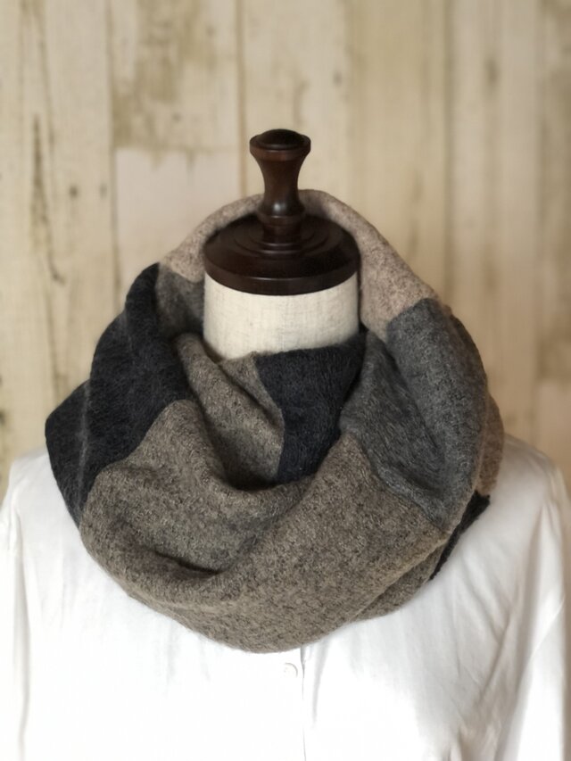 楽チン♪かぶるだけ★タムニットのパッチワークスヌード③（チャコール×ローズベージュ×グレイッシュブラウン）一点ものです | iichi ...