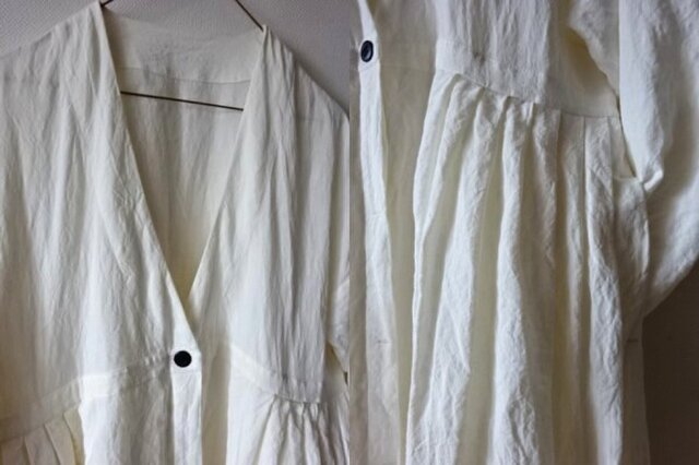 【受注制作】オフ白/味わい40リネン フロントオープン深VネックOP | iichi ハンドメイド・クラフト作品・手仕事品の通販