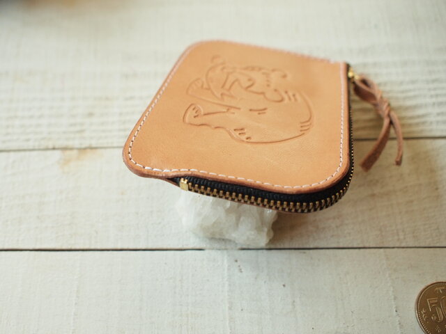 栃木オイルレザー 木彫り熊さん カード入ります No.20 | iichi ハンドメイド・クラフト作品・手仕事品の通販