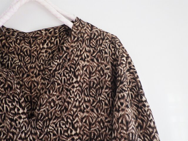 小さなマオカラーブラウス シルク ブラウン | iichi 日々の暮らしを心地よくするハンドメイドやアンティークのマーケットプレイス