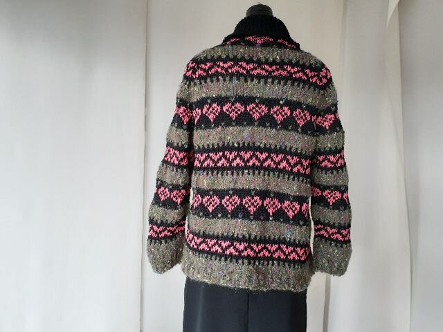 カーキモヘアとブラックローズ色の編み込みカーディガン | iichi ハンドメイド・クラフト作品・手仕事品の通販