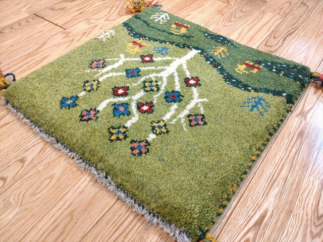 ペルシャ ギャッベ ミニマット 42x41cm 黄緑 緑 生命の木 花 手織り絨毯 ラグ ギャベ ギャッぺ | iichi ハンドメイド・クラフト作品・手仕事品の通販