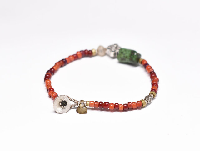oldチベタンターコイズとエンドレスノット、古代瑪瑙、oldチンシルバー、血赤＆金赤ホワイトハーツのブレス | iichi ハンドメイド・クラフト作品・手仕事品の通販