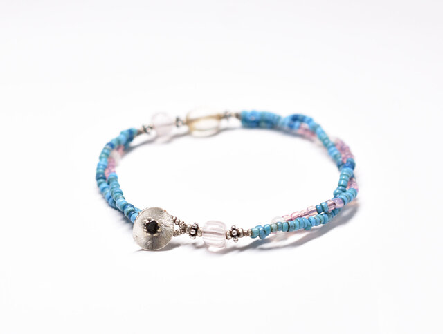 クリアボヘミアビーズとグーズベリー、水色＆ピンクオパールビーズの2連ブレス | iichi ハンドメイド・クラフト作品・手仕事品の通販