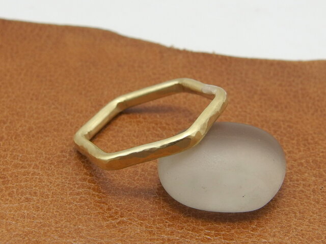 真鍮リング 六角 2ミリ幅【brass】 | iichi ハンドメイド・クラフト作品・手仕事品の通販