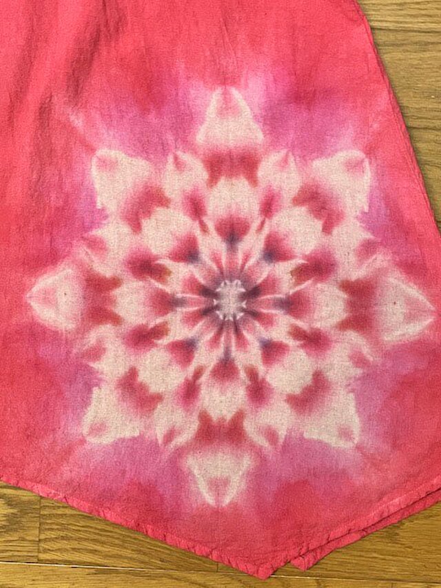 タイダイ染め 新型ヘンリーネック長袖ワンピース 優しい朱色に幻想的な大曼荼羅 HD17-17 | iichi 日々の暮らしを心地よくするハンドメイドやアンティークのマーケットプレイス