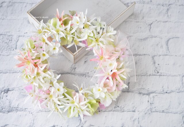 輝き ダイアモンドリリーと水仙 リース ：ホワイト ピンク リボン 水仙 ダイアモンドリリー | iichi ハンドメイド・クラフト作品・手仕事品の通販