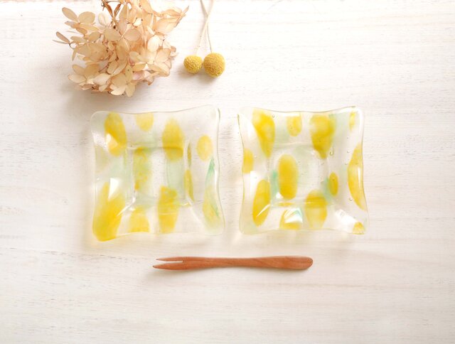 ガラスの花形絵付け小鉢 「Yellow Flower」 | iichi 日々の暮らしを心地よくするハンドメイドやアンティークのマーケットプレイス