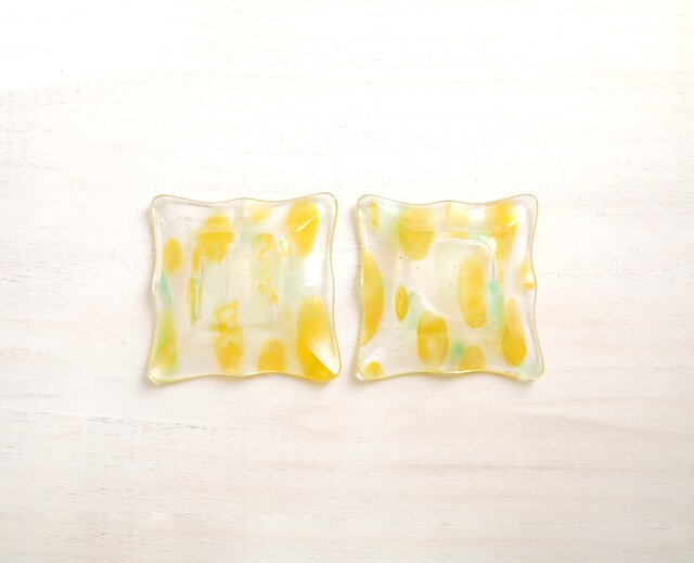 ガラスの花形絵付け小鉢 「Yellow Flower」 | iichi 日々の暮らしを心地よくするハンドメイドやアンティークのマーケットプレイス