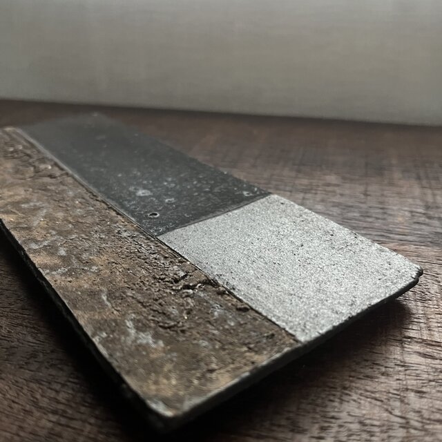 黒釉&黒泥彩 長角板皿 (geometrical pattern−8) | iichi ハンドメイド・クラフト作品・手仕事品の通販