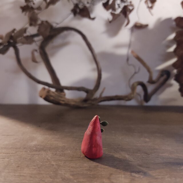 小さな小さなサンタクロース 29(赤い実) | iichi ハンドメイド・クラフト作品・手仕事品の通販