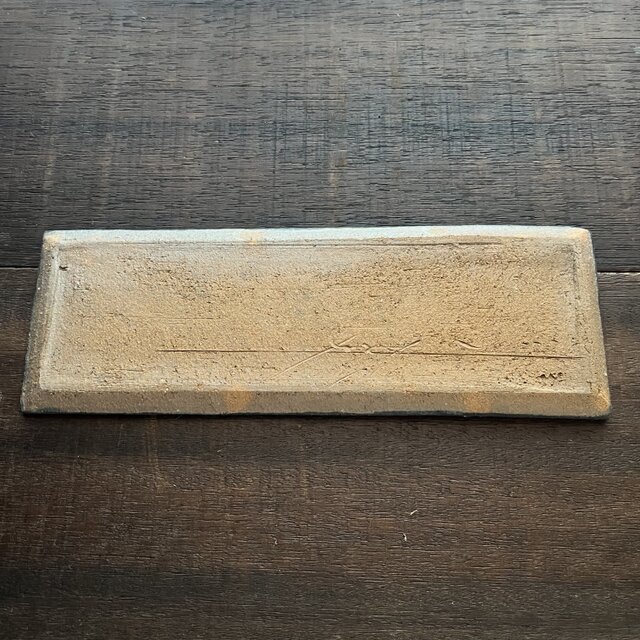 黒釉&黒泥彩 「紬帯」板皿 (geometrical pattern-2) | iichi ハンドメイド・クラフト作品・手仕事品の通販