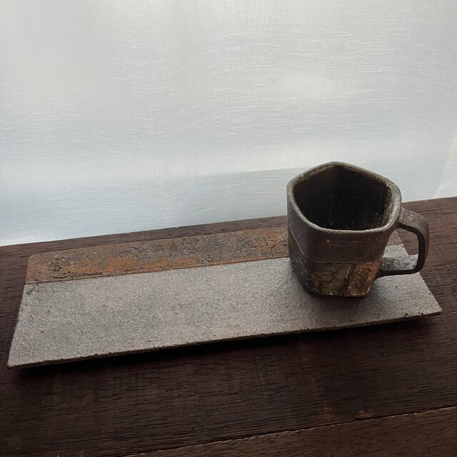 焼締&泥彩 「帯」板皿 (geometrical pattern-1) | iichi ハンドメイド・クラフト作品・手仕事品の通販