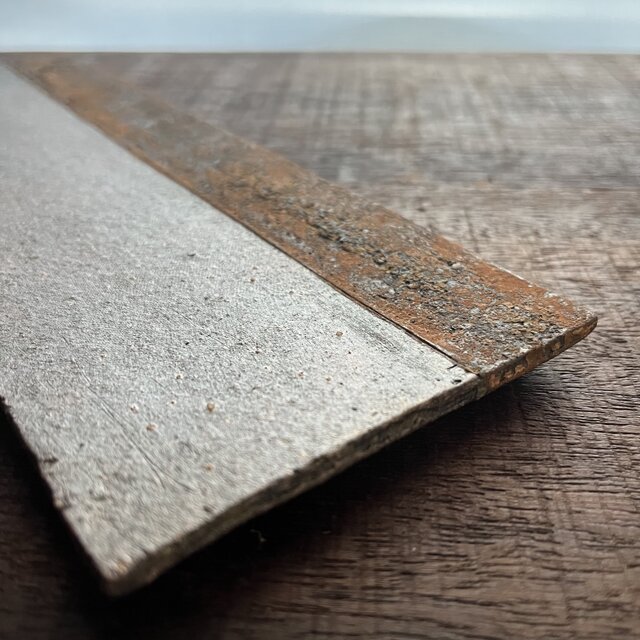 焼締&泥彩 「帯」板皿 (geometrical pattern-1) | iichi ハンドメイド・クラフト作品・手仕事品の通販