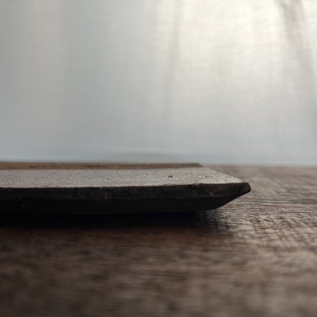 焼締&泥彩 「帯」板皿 (geometrical pattern-1) | iichi ハンドメイド・クラフト作品・手仕事品の通販