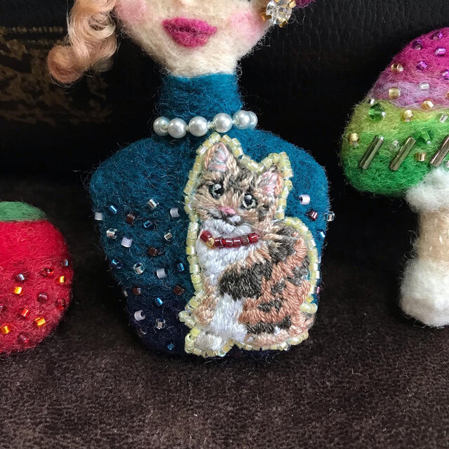 とらねこ【女子会ブローチS】 | iichi ハンドメイド・クラフト作品・手仕事品の通販