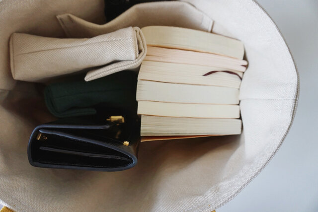 TOTE BAG -bicolor- (M) / ecru × mustard | iichi ハンドメイド・クラフト作品・手仕事品の通販