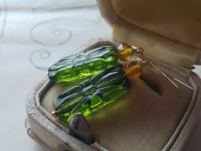 ヴィンテージ Olive/Topaz Rectangle-flower（20×8㎜）14Kgfピアス（またはイヤリング） | iichi ハンドメイド・クラフト作品・手仕事品の通販
