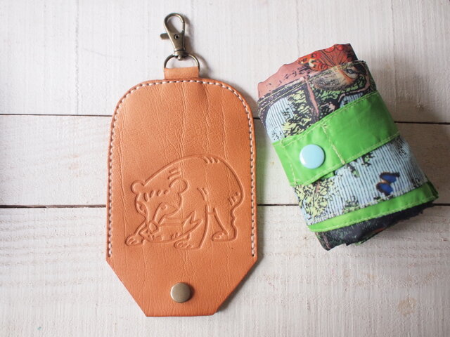 木彫り熊さん手縫い エコバッグ入れNo.2 リングショルダーバッグにも! ヌメ | iichi ハンドメイド・クラフト作品・手仕事品の通販