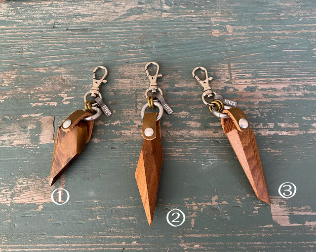 全て一点物！木目の美しさを、全ての角度で味わえる！宝石みたいな天然木のキーホルダー&キーチャーム！名入れ無料 | iichi ハンドメイド・クラフト作品・手仕事品の通販