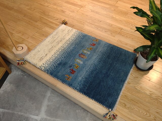 ペルシャ ギャッベ 玄関マット 85×60cm アイボリー ブルー | iichi ハンドメイド・クラフト作品・手仕事品の通販