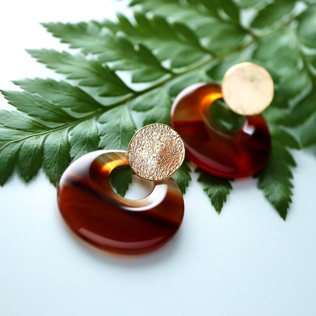 [Petite] 限定1点！ベッコウカラーのアゲートピアス【ダークブラウン】 | iichi - ハンドメイド・アンティーク・食品・ギフト・手作り