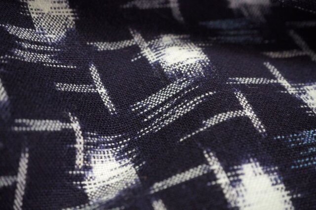 kh0075 幾何学文様 絣 木綿 ハギレ 120cm/ 古布 古裂 藍染 絣 | iichi 日々の暮らしを心地よくするハンドメイドやアンティークのマーケットプレイス