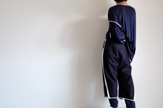 新作・ZIPサイドライントラックパンツ / 圧縮ウールジャージー【 ネイビー 】 | iichi ハンドメイド・クラフト作品・手仕事品の通販