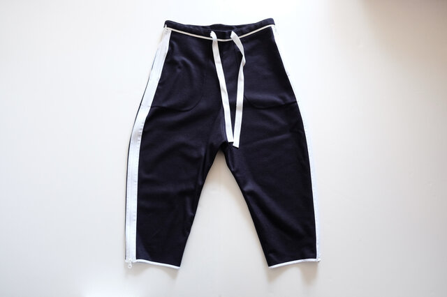 新作・ZIPサイドライントラックパンツ / 圧縮ウールジャージー【 ネイビー 】 | iichi ハンドメイド・クラフト作品・手仕事品の通販