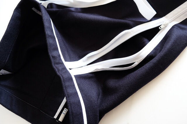新作・ZIPサイドライントラックパンツ / 圧縮ウールジャージー【 ネイビー 】 | iichi ハンドメイド・クラフト作品・手仕事品の通販