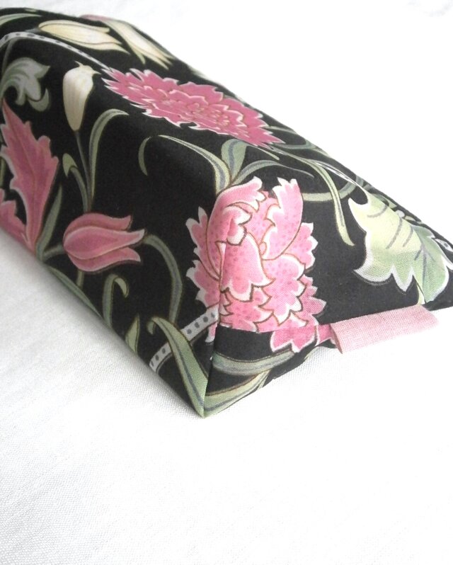 chic＆cute Flowers×linen PouchSet | iichi 日々の暮らしを心地よくするハンドメイドやアンティークのマーケットプレイス