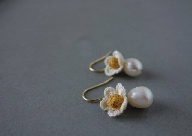 pearl & small flower ⅰ | iichi 日々の暮らしを心地よくするハンドメイドやアンティークのマーケットプレイス