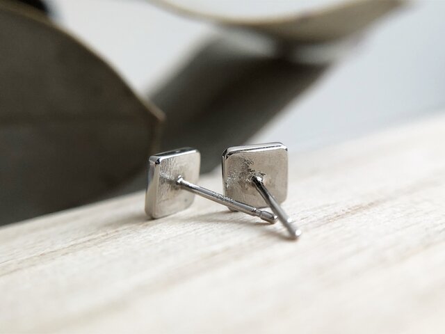 【sample sale】 PT900 square stud earring （pair） | iichi ハンドメイド・クラフト作品・手仕事品の通販