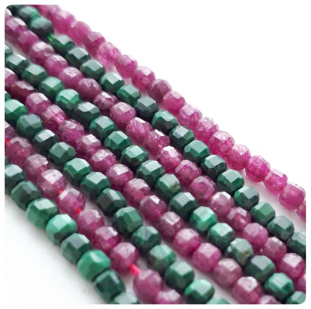 ルビー&マラカイト ｷｭｰﾌﾞｶｯﾄ2.5mm 各10個 | iichi 日々の暮らしを心地よくするハンドメイドやアンティークのマーケットプレイス