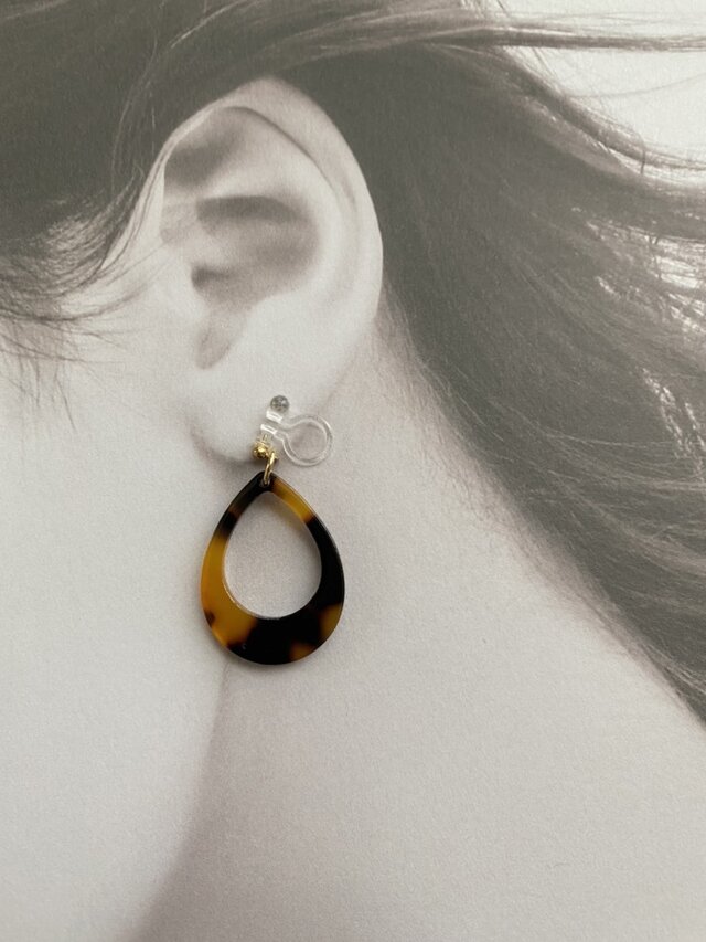 樹脂(ポリカーボネート)痛みなくホールドのイヤリング ノンホールクリップピアス（イヤリング）カボションべっ甲風drop | iichi ハンドメイド・クラフト作品・手仕事品の通販