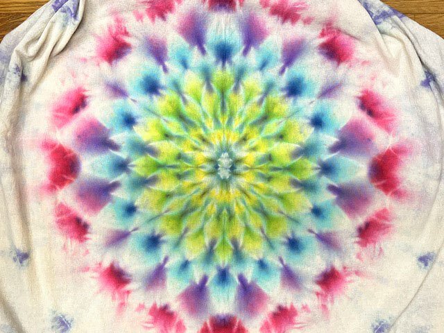 タイダイ染め 前開きワンピース 優しいラベンダーの湖面カラーに美しく幻想的な大曼荼羅 HD17-54 | iichi ハンドメイド・クラフト作品・手仕事品の通販