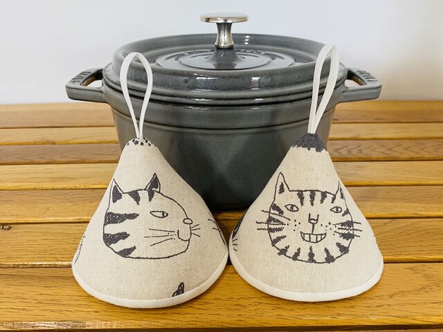 三角鍋つかみ★staub ストウブ ホーロー鍋★ミトン 鍋つかみ ネコ 猫 ねこ cat | iichi ハンドメイド・クラフト作品・手仕事品の通販
