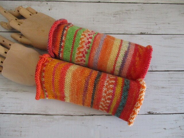 手編みアームウォーマー カラフル | iichi ハンドメイド・クラフト作品・手仕事品の通販