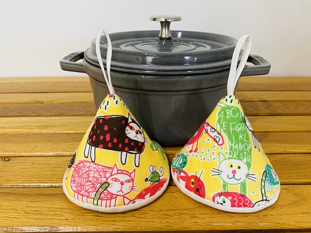 三角鍋つかみ★staub ストウブ ホーロー鍋★ミトン 鍋つかみ ネコ 猫 ねこ cat | iichi ハンドメイド・クラフト作品・手仕事品の通販