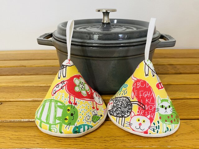 三角鍋つかみ★staub ストウブ ホーロー鍋★ミトン 鍋つかみ ネコ 猫 ねこ cat | iichi ハンドメイド・クラフト作品・手仕事品の通販
