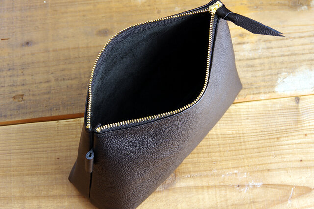 《LIONA》スクエアポーチ Regular ネイビー | iichi 日々の暮らしを心地よくするハンドメイドやアンティークのマーケットプレイス